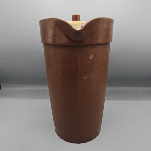 Tupperware | Dining | Vintage Tupperware 2 Quart Pitcher W Push Button ...